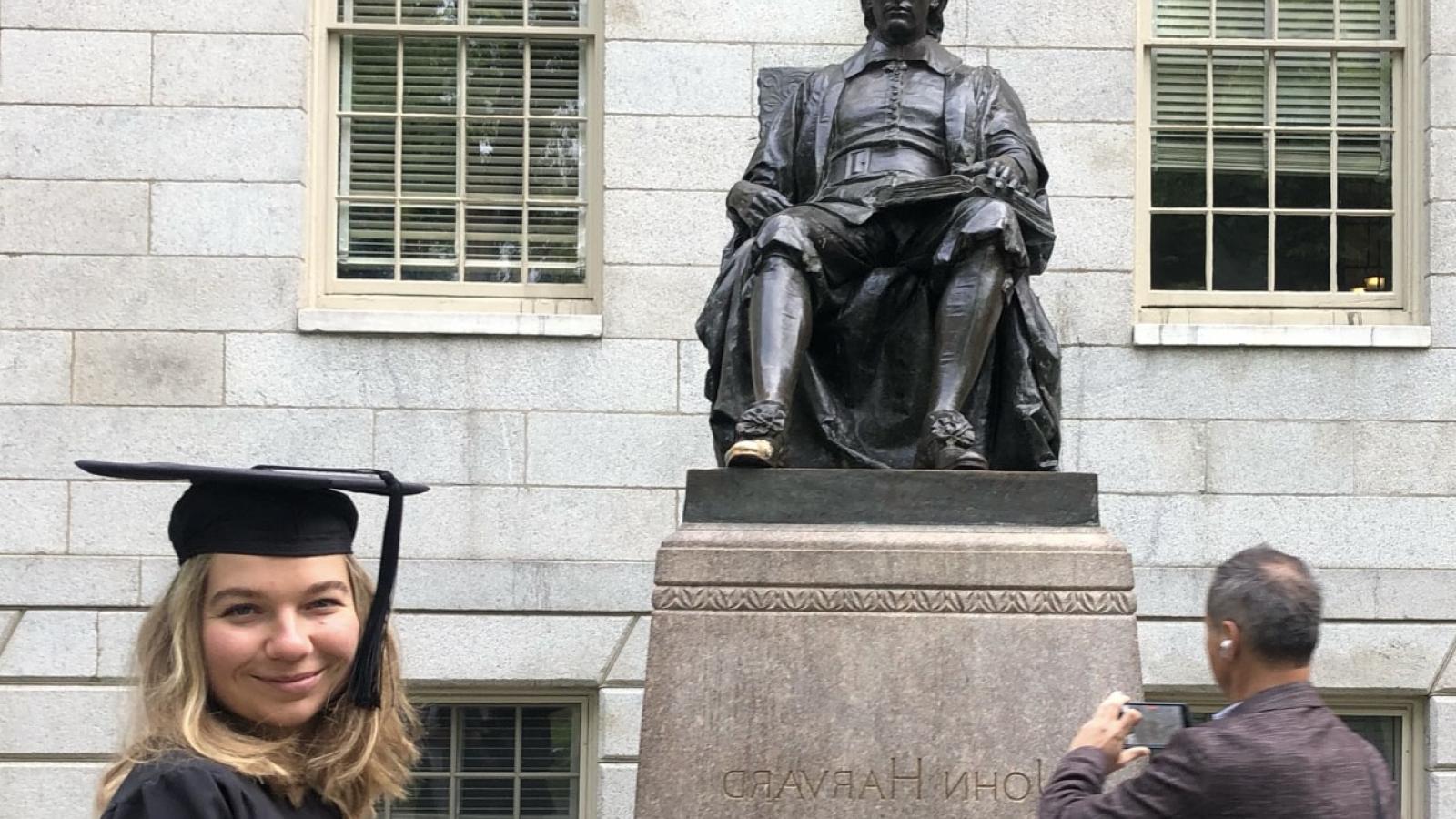 Lisa deed haar bachelor aan Harvard in de VS | WilWeg